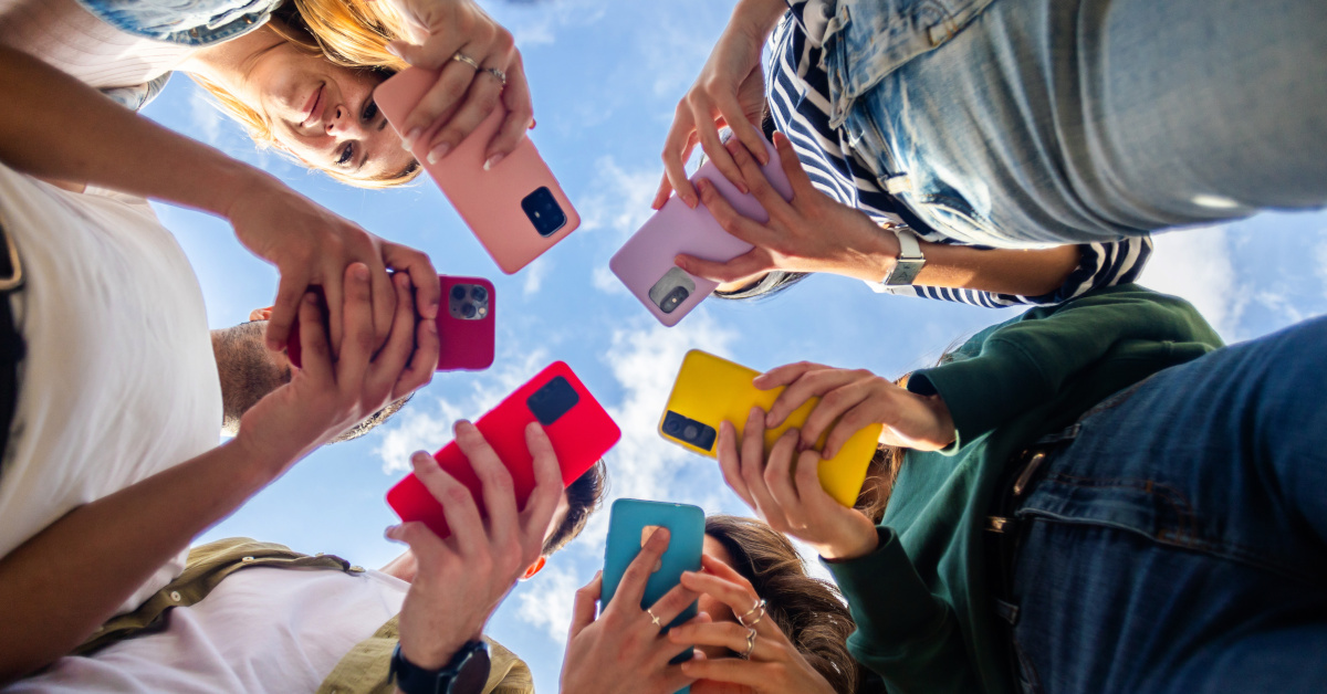 Dipendenza Dai Social: i Danni Sui Giovani e Non Solo